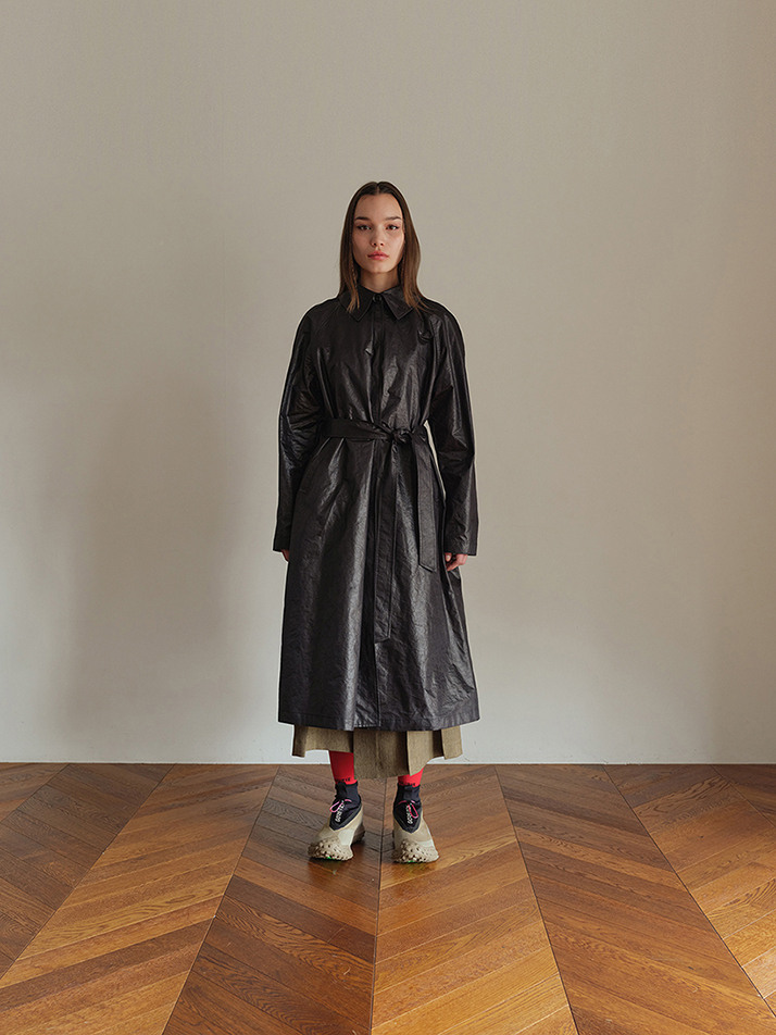 Apple Coat_Black | ETERNAL JOURNEY