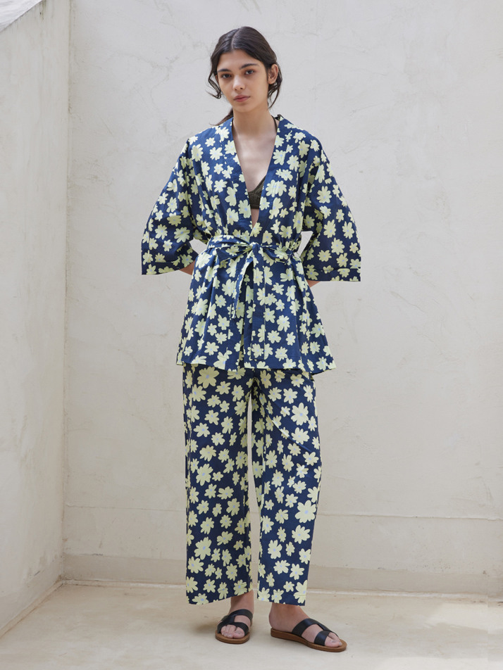 CLASSIC SHORT ROBE_daisy pattern | ETERNAL JOURNEY