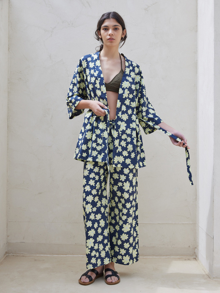 CLASSIC SHORT ROBE_daisy pattern | ETERNAL JOURNEY