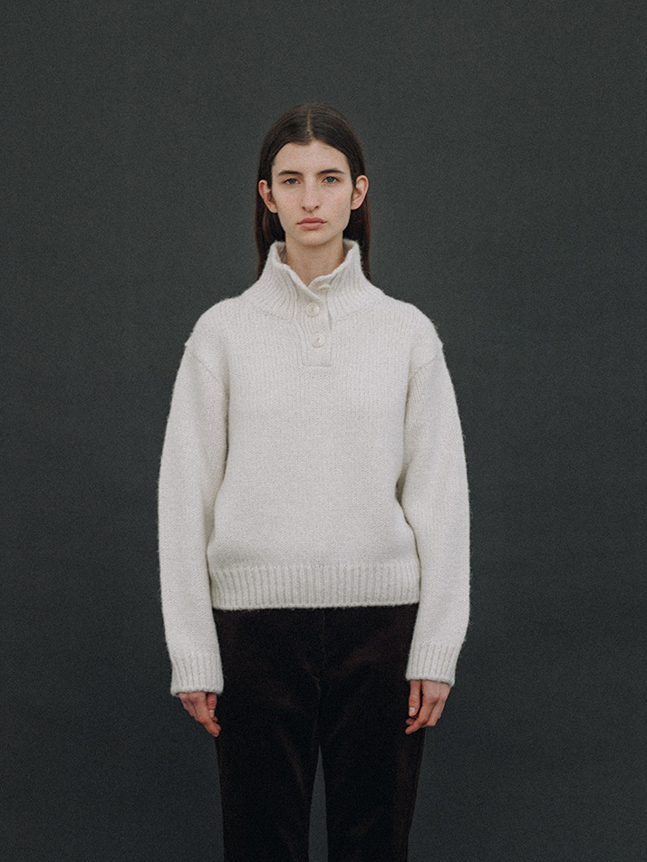 Biana Turtle Neck Knit (Ivory) | ETERNAL JOURNEY