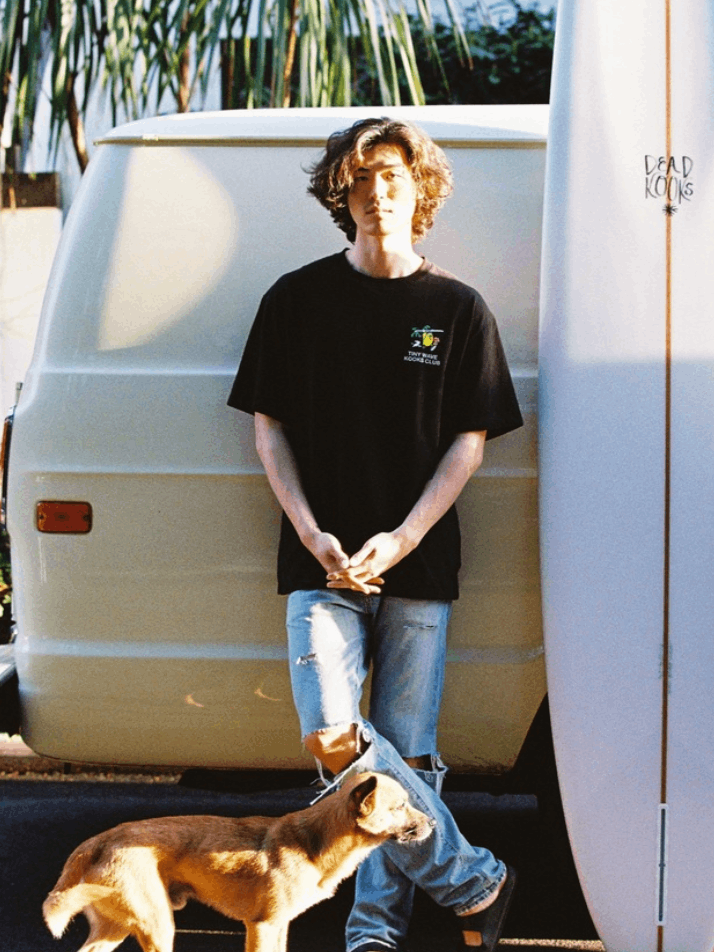 TINY WAVE KOOKS CLUB TEE- BLACK 타이니 웨이브 쿡스 클럽 티 - 블랙 | ETERNAL JOURNEY