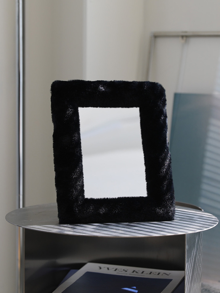 [FUR MIRROR] FAUX FUR MIRROR (BLACK) | ETERNAL JOURNEY