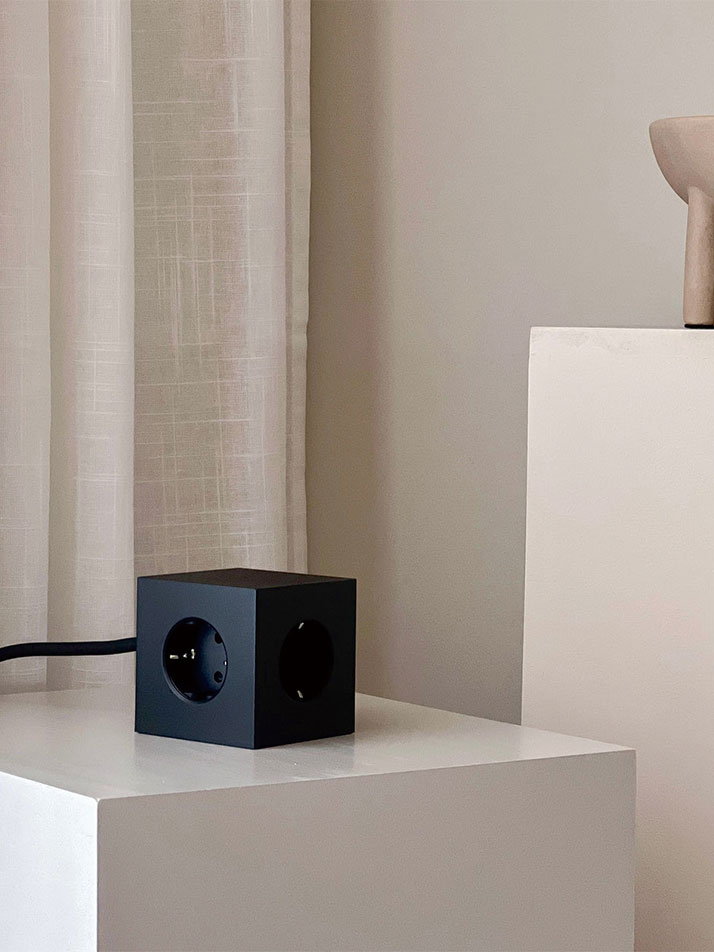 AVOLT Square 1 USB-C Stockholm Black | ETERNAL JOURNEY