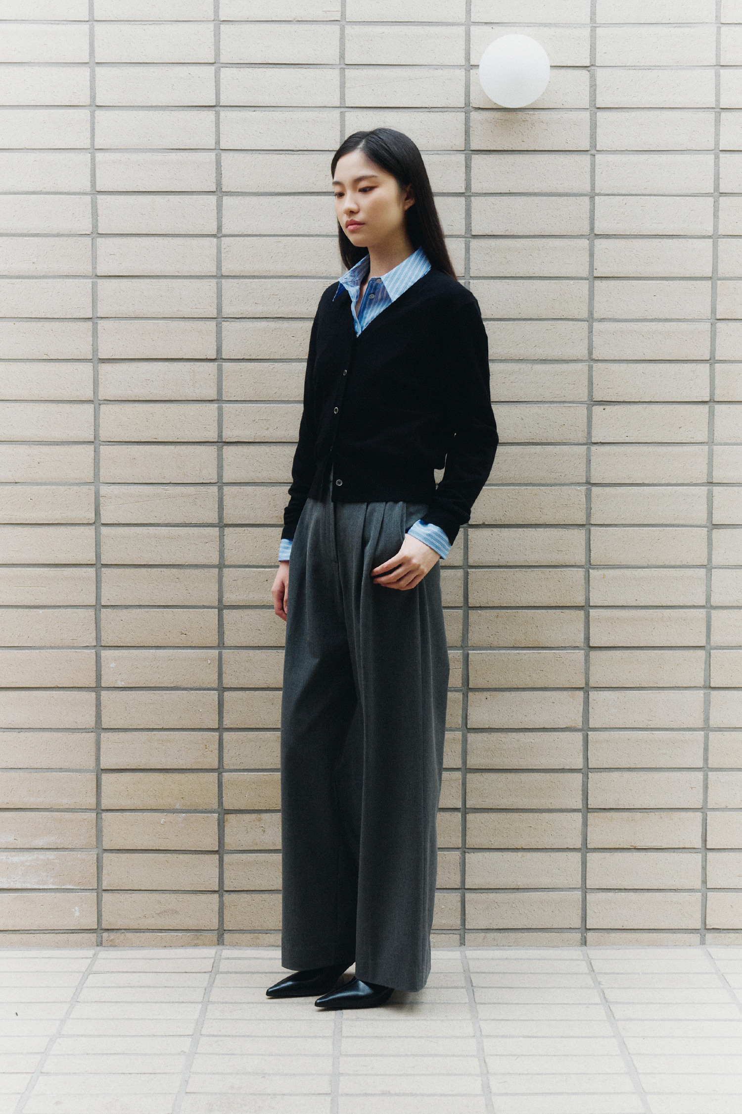 울 블렌드 브이넥 가디건 [블랙] Eternal Journey