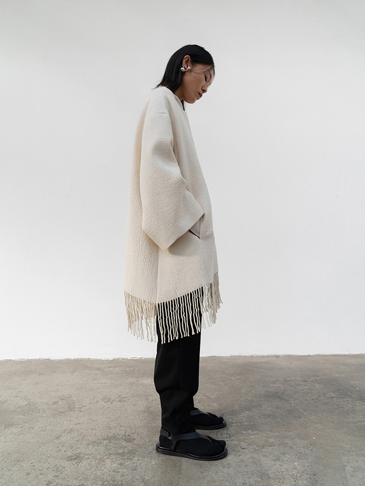 21FW FRINGE COAT - IVORY | ETERNAL JOURNEY